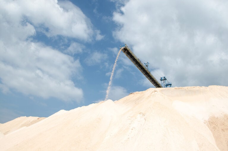 What Frac Sand Haulers Do and How to Become One?